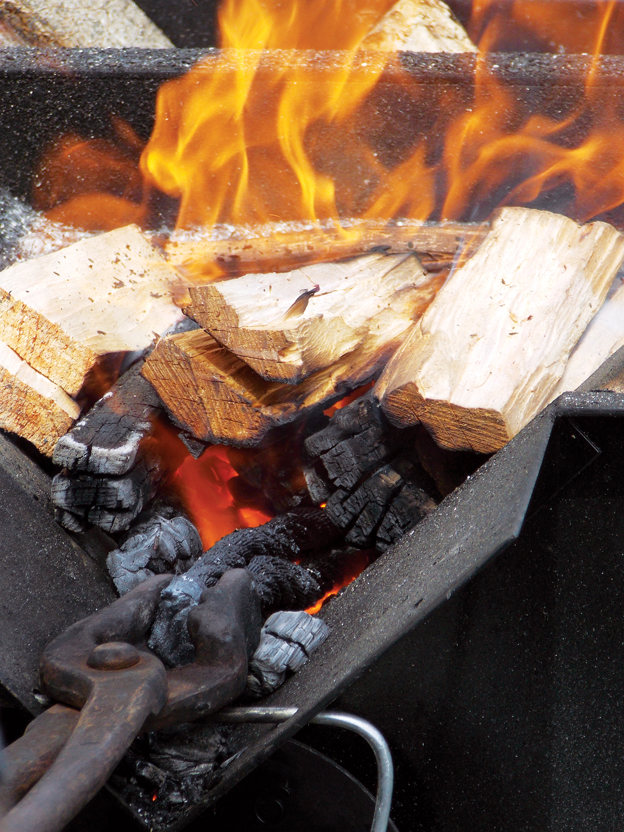 Best Fuel for a Blacksmith Forge – Mother Earth News